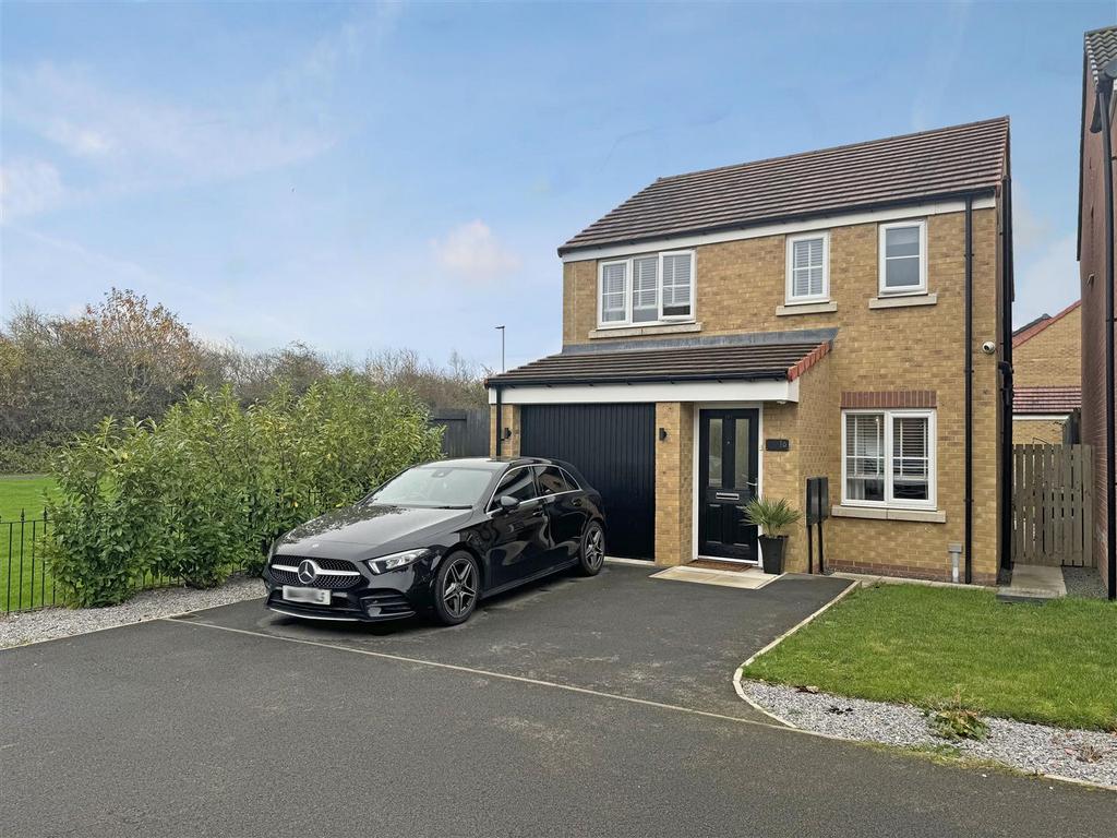 Brookes Lane, Middlesbrough, TS8 9GE 3 bed detached house - £205,000
