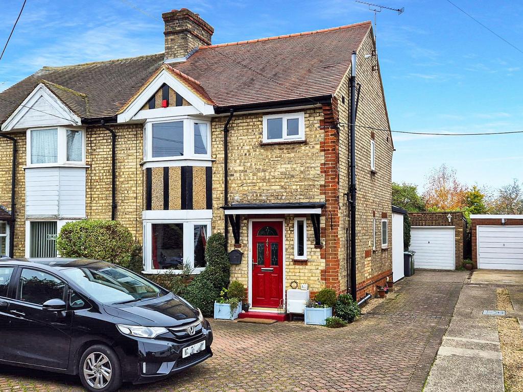 Station Road, Henlow SG16 3 bed semi-detached house - £435,000