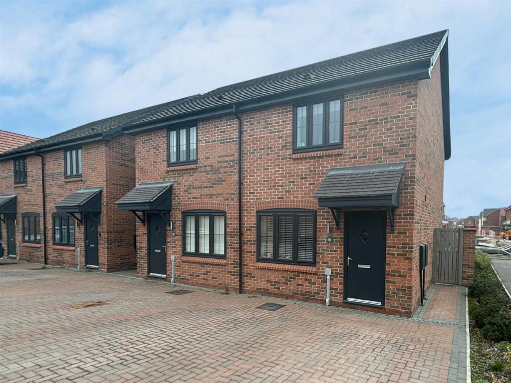 Pooley Avenue, Howden 2 bed semi-detached house - £189,950