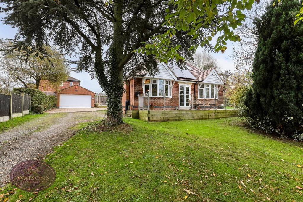 Broad Lane, Brinsley, Nottingham, NG16 4 bed detached bungalow for sale ...