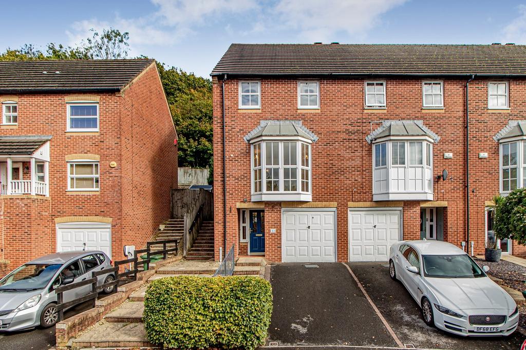 Dan Y Graig Heights, Pontyclun CF72 2 bed townhouse - £290,000