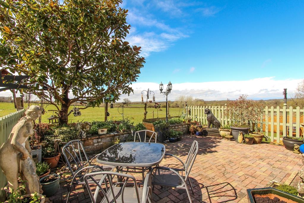22 CLOVERMEAD, YETMINSTER, SHERBORNE 2 bed semi-detached house - £220,000