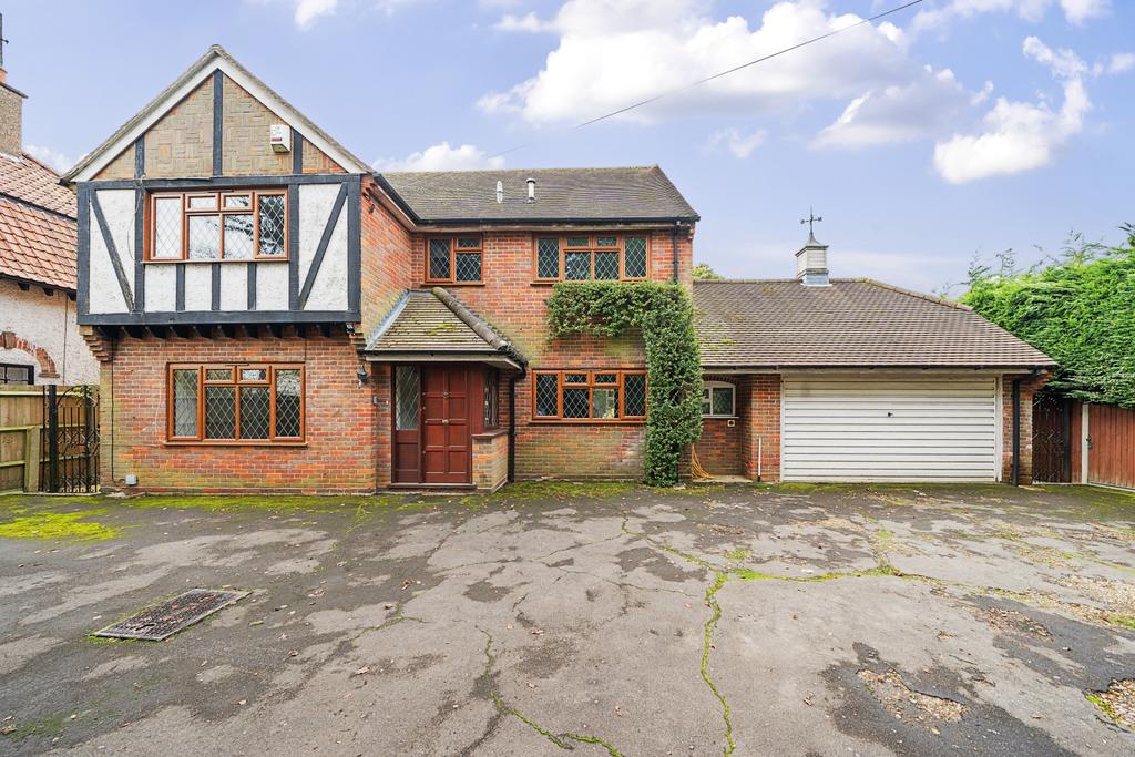 Packhorse Road, Gerrards Cross... 4 bed detached house - £1,250,000