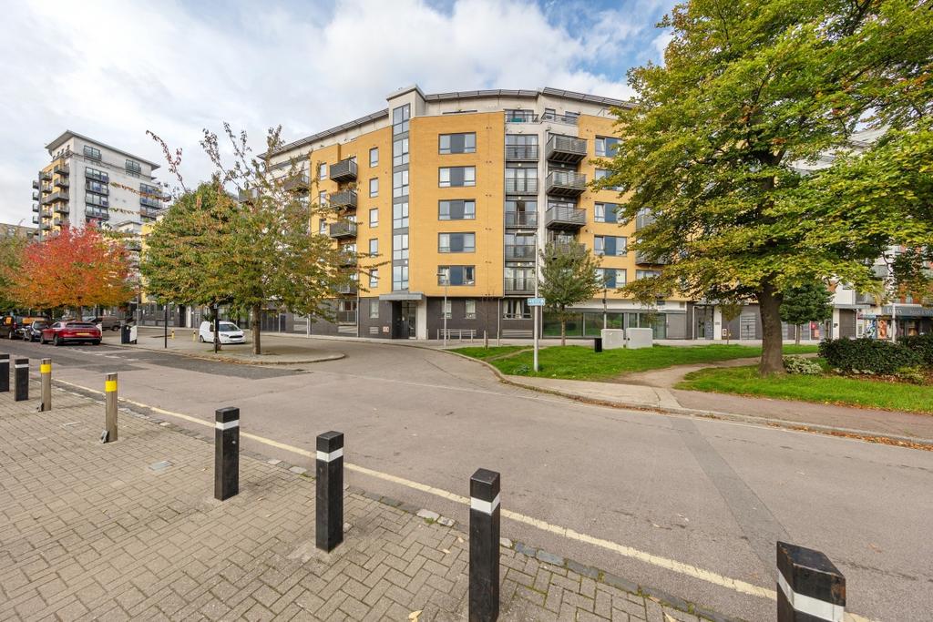 Tarves Way Greenwich SE10 2 bed apartment for sale - £375,000