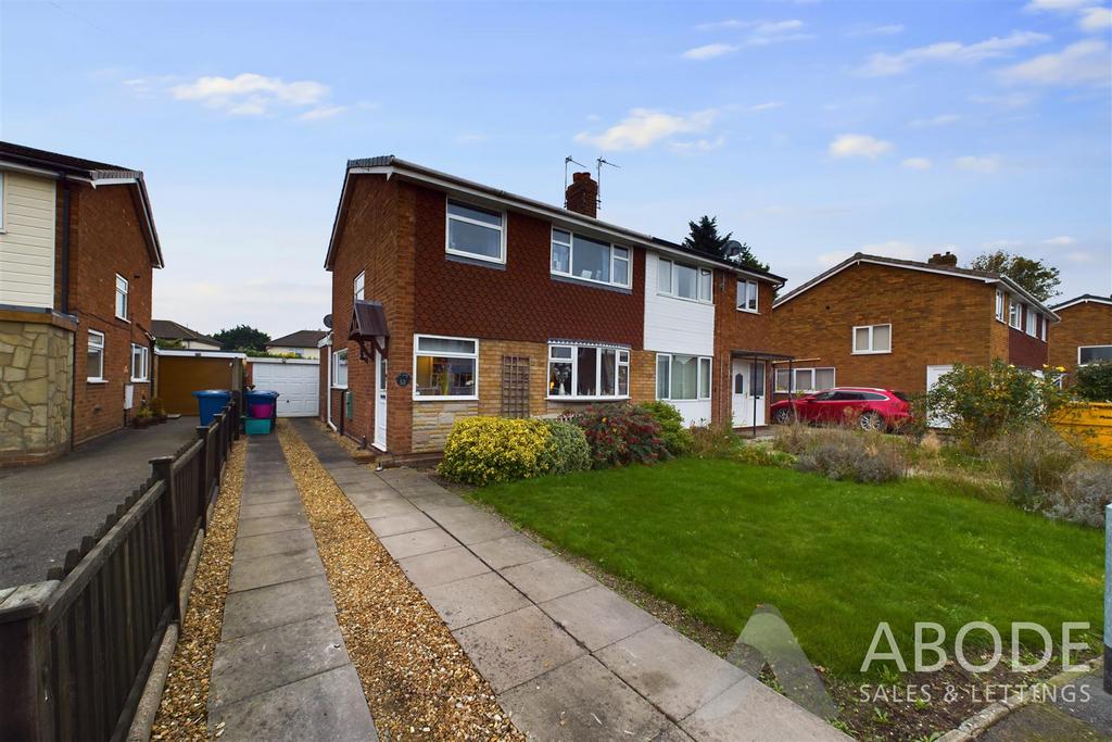 Deepmore Close, Burton-On-Trent DE13 3 bed semi-detached house - £264,000