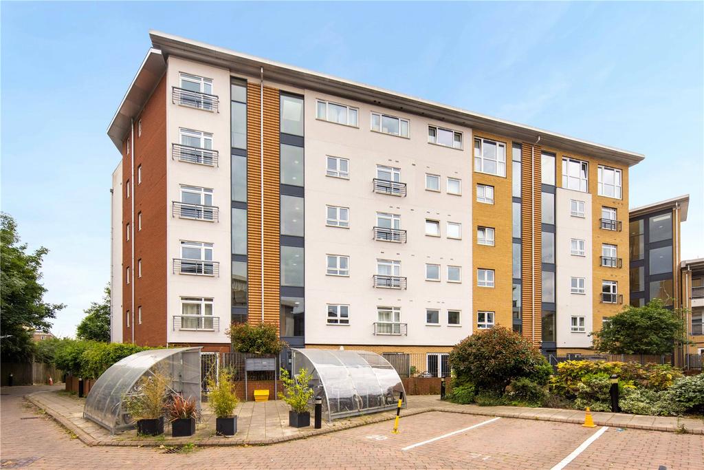 Cottrill Gardens, Marcon Place... 3 bed flat for sale - £550,000