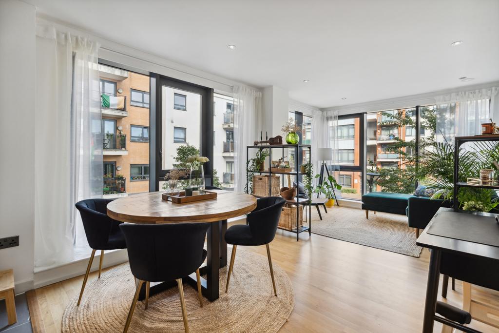 Edison Court, Warple Way, London 2 bed flat for sale - £525,000