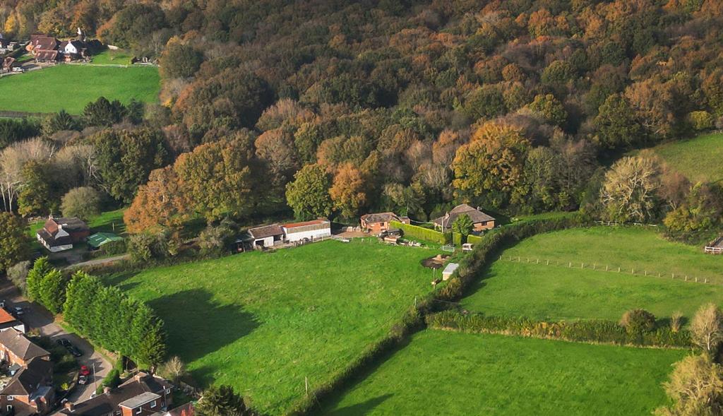 Old Forge Lane, Horney Common 3 bed bungalow for sale - £1,000,000