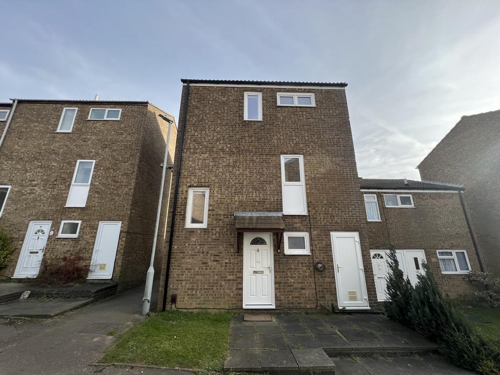 Luton LU3 4 bed semi-detached house - £1,600 pcm (£369 pw)
