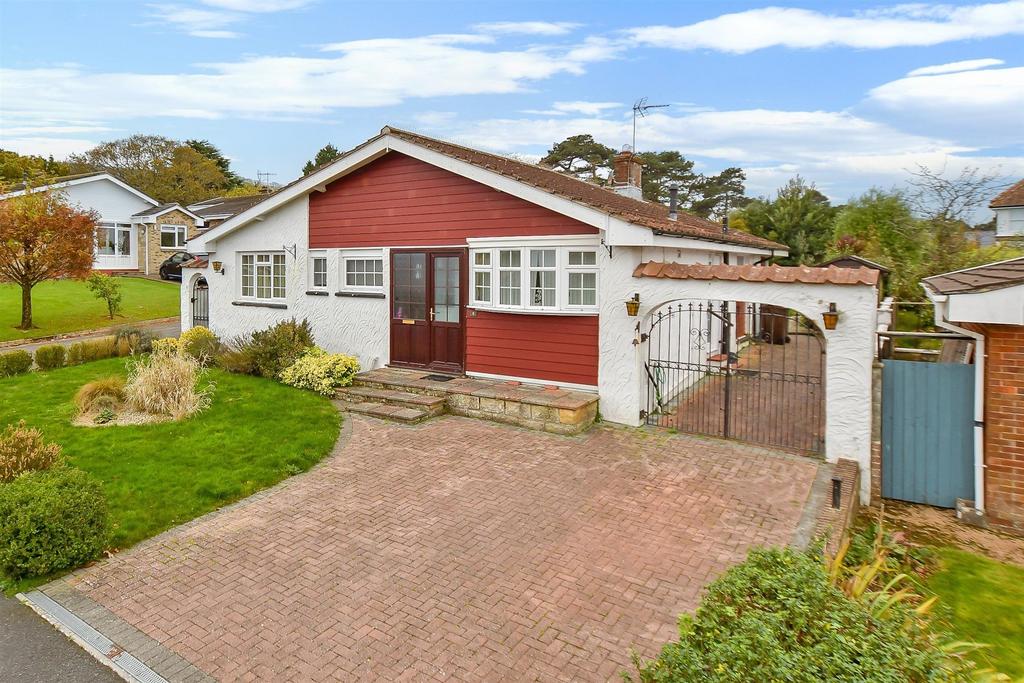 Windsor Drive, Shanklin, Isle of Wight 3 bed detached bungalow - £400,000