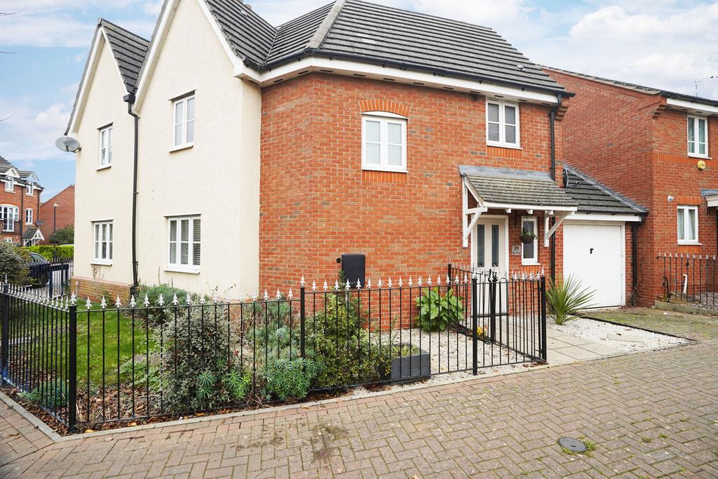 Tee Tong Road, Rugby, CV23 3 bed semi-detached house - £230,000