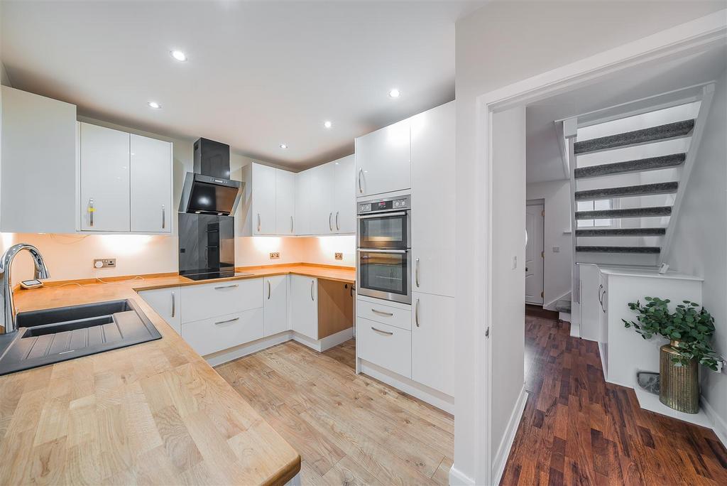 Howard Drive, Maidstone 5 bed detached bungalow - £500,000