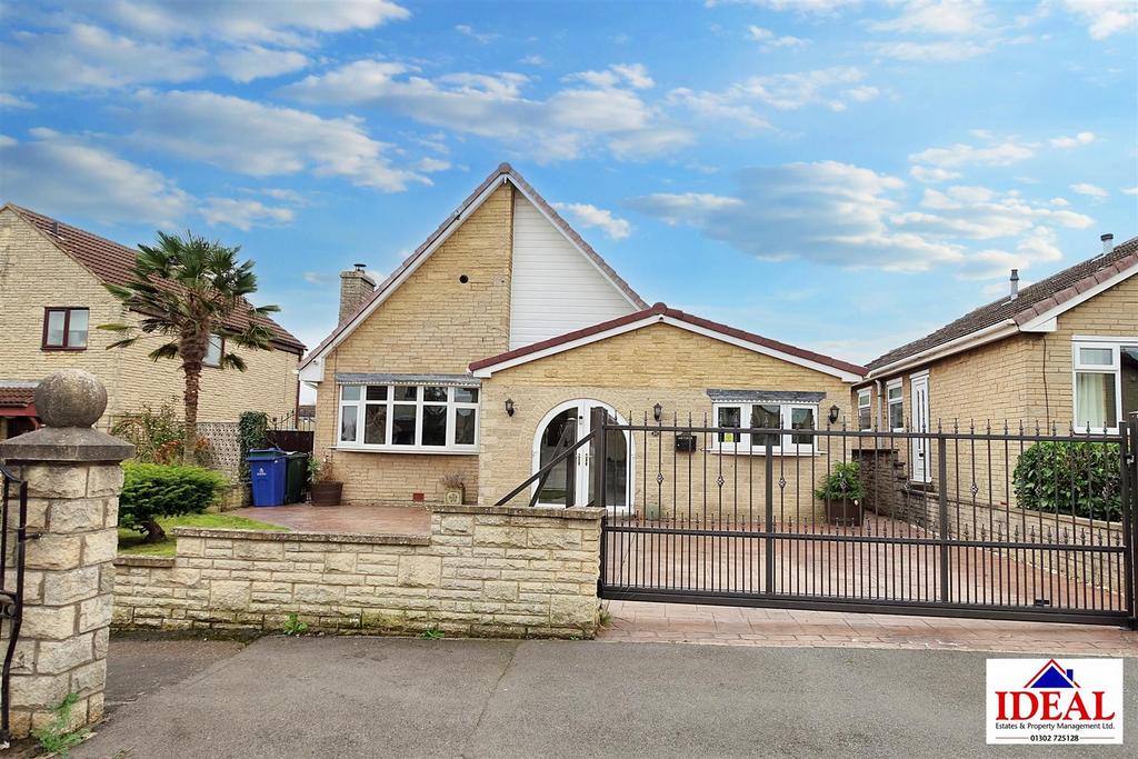 Sherwood Drive, Skellow, Doncaster 3 bed detached bungalow - £350,000