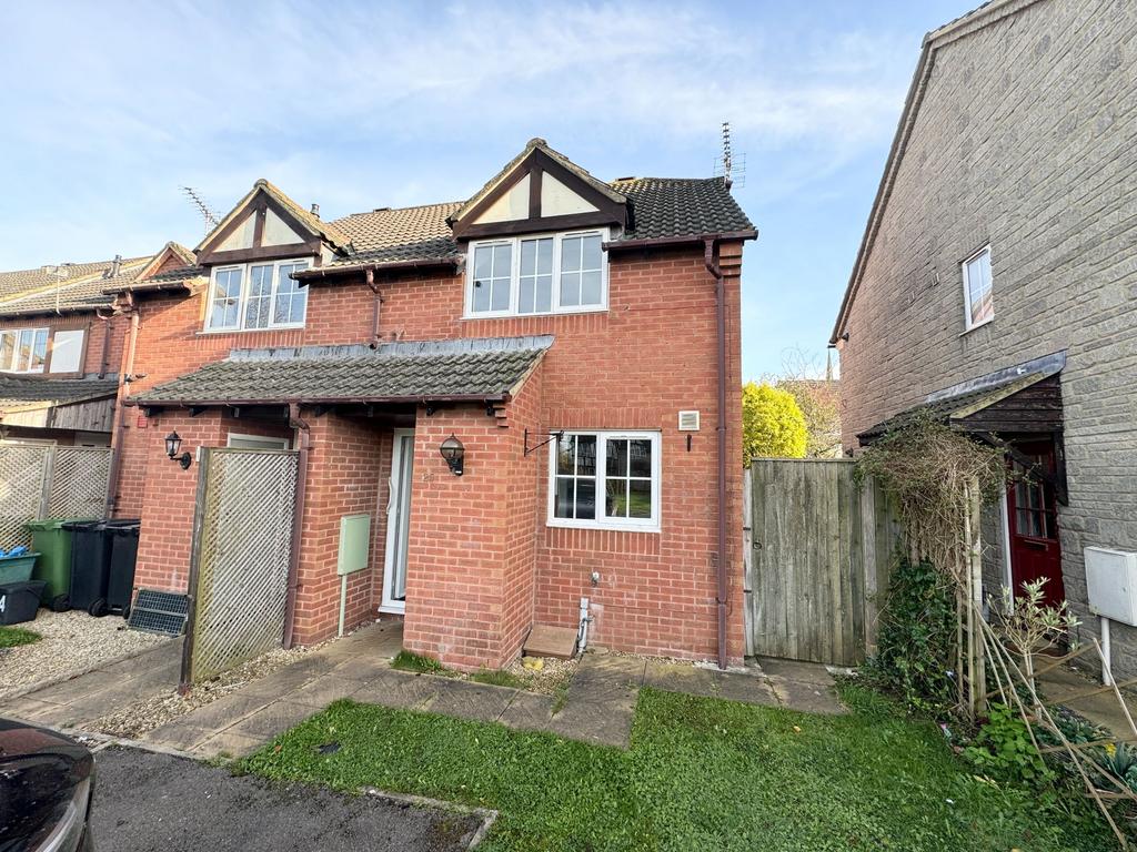 Lych Gate Mews, Lydney 2 bed terraced house - £850 pcm (£196 pw)