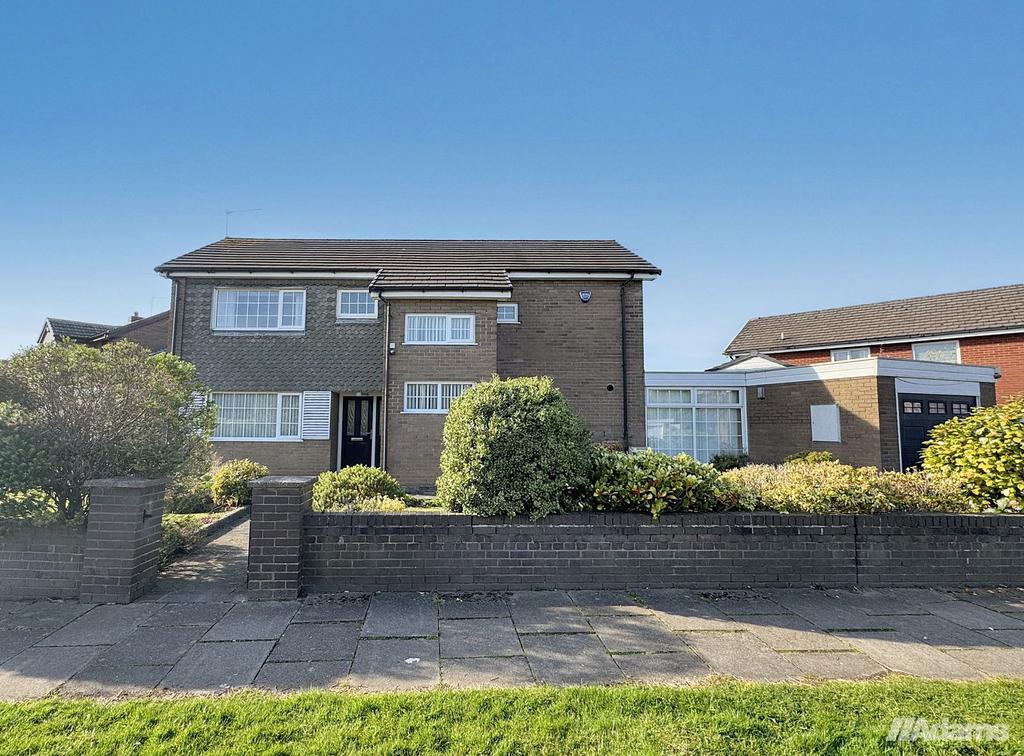 Farndale, Farnworth, Widnes 4 bed detached house for sale - £400,000