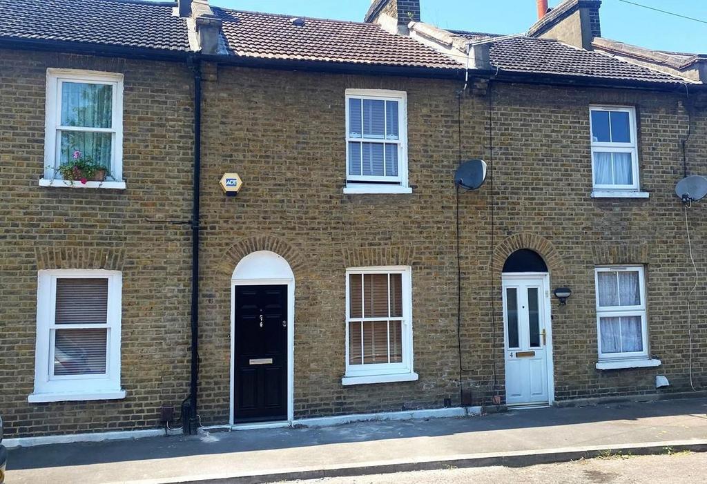 Church Path, Mitcham CR4 2 bed terraced house - £1,700 pcm (£392 pw)