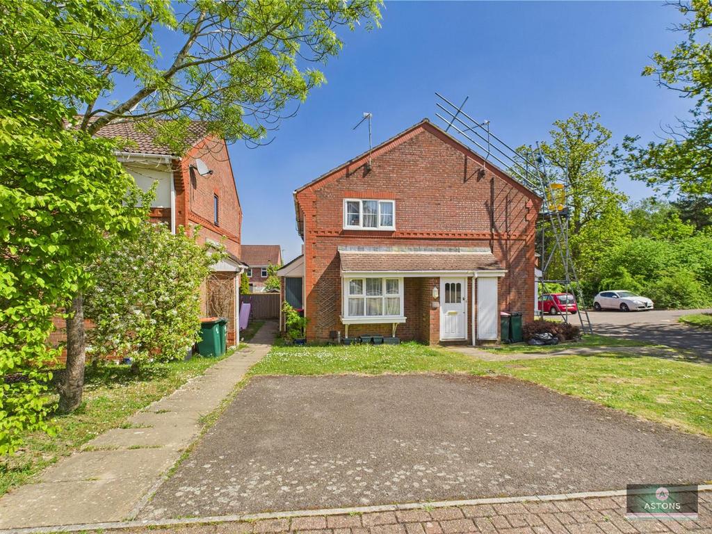 Lyon Close, Crawley RH10 1 bed terraced house for sale - £230,000