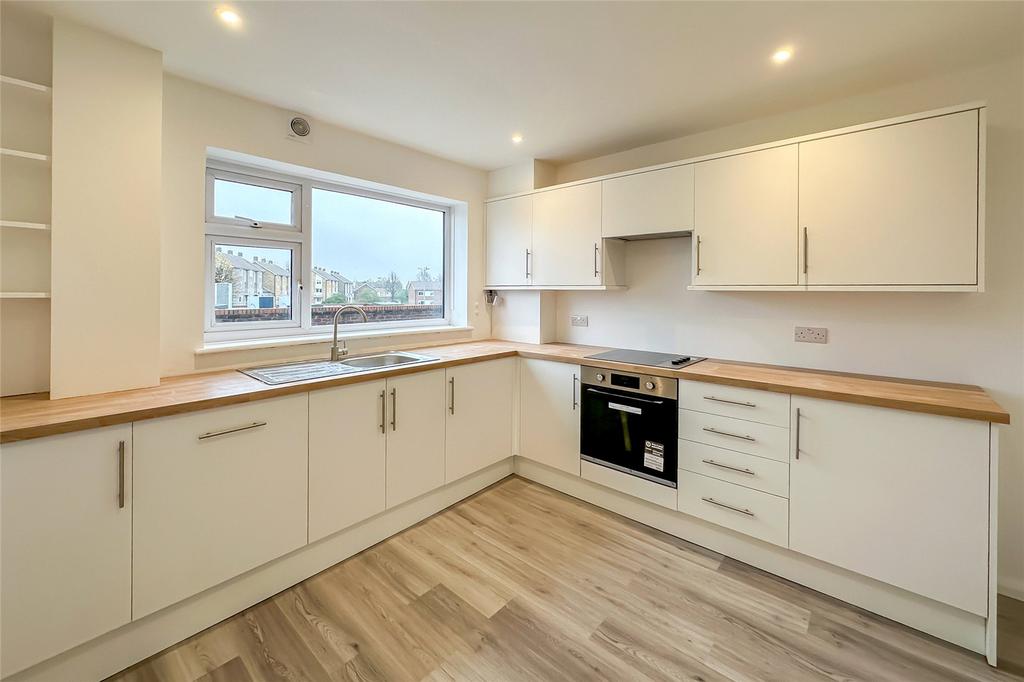 The Quadrant, St. Albans... 3 bed maisonette - £345,000