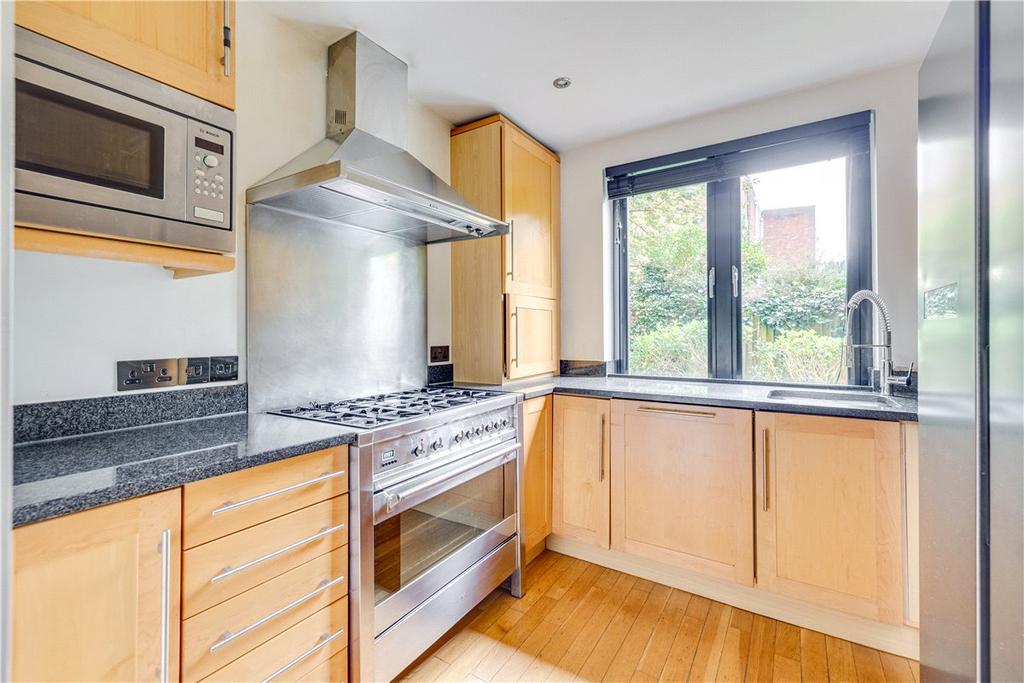 Victoria Drive, London, SW19 2 bed apartment - £500,000