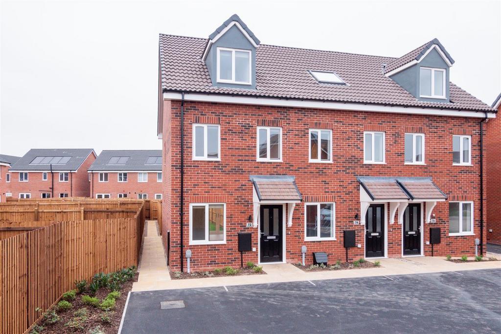 Magenta Way, Bardolph View, NG14 3 bed terraced house - £1,375 pcm (£317 pw)