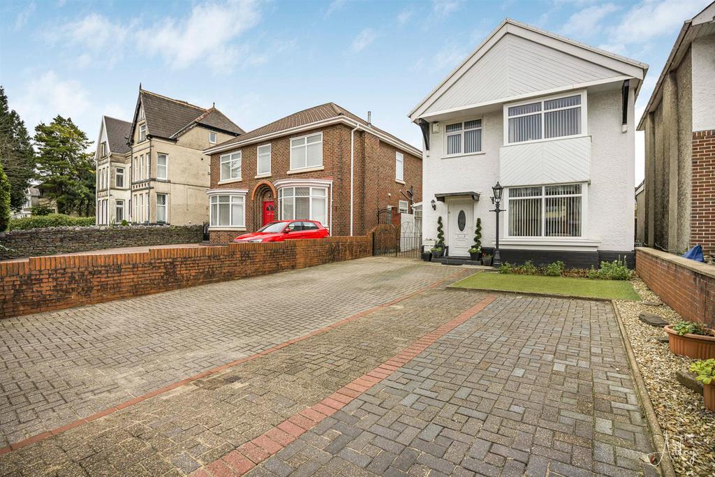 Neath Road, Neath 4 bed detached house for sale - £334,950