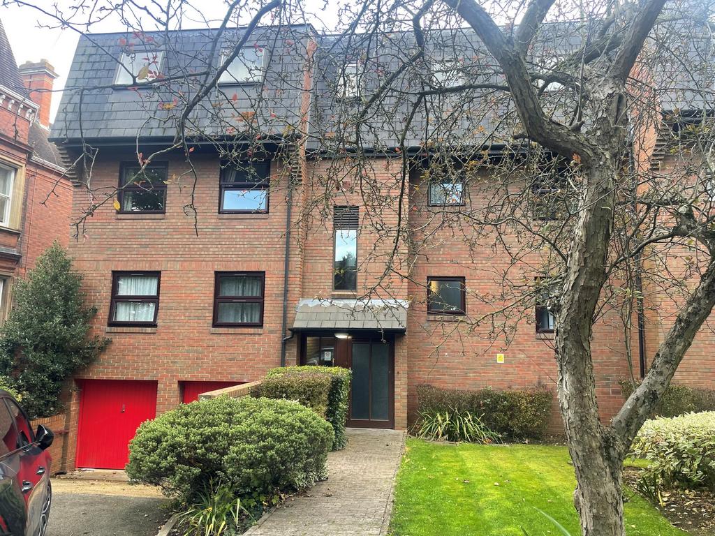 New Hunting Court, Peterborough PE3 2 bed apartment - £950 pcm (£219 pw)