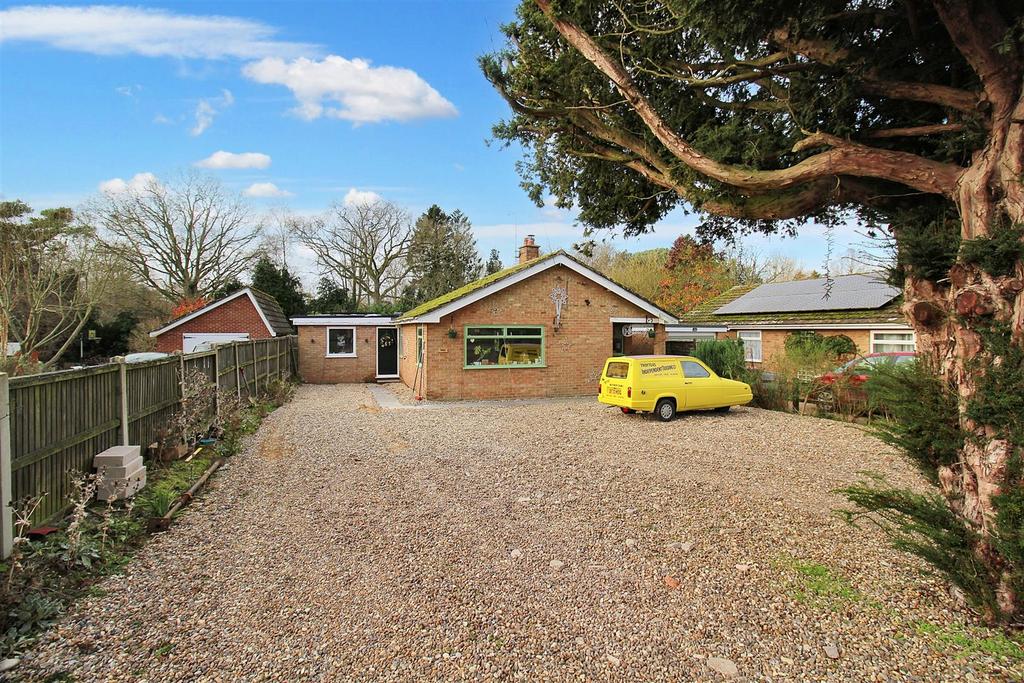 Post Office Lane, Saxthorpe 3 bed detached bungalow - £350,000