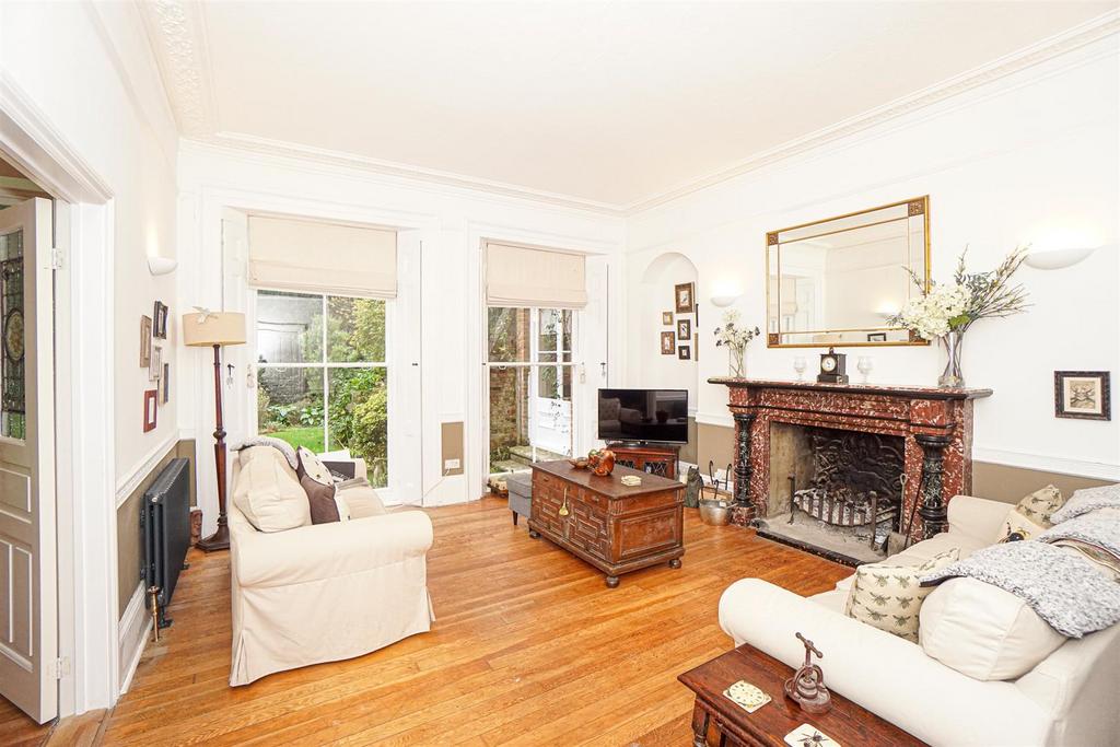 Hollington Park Road, St.... 3 bed flat for sale - £425,000