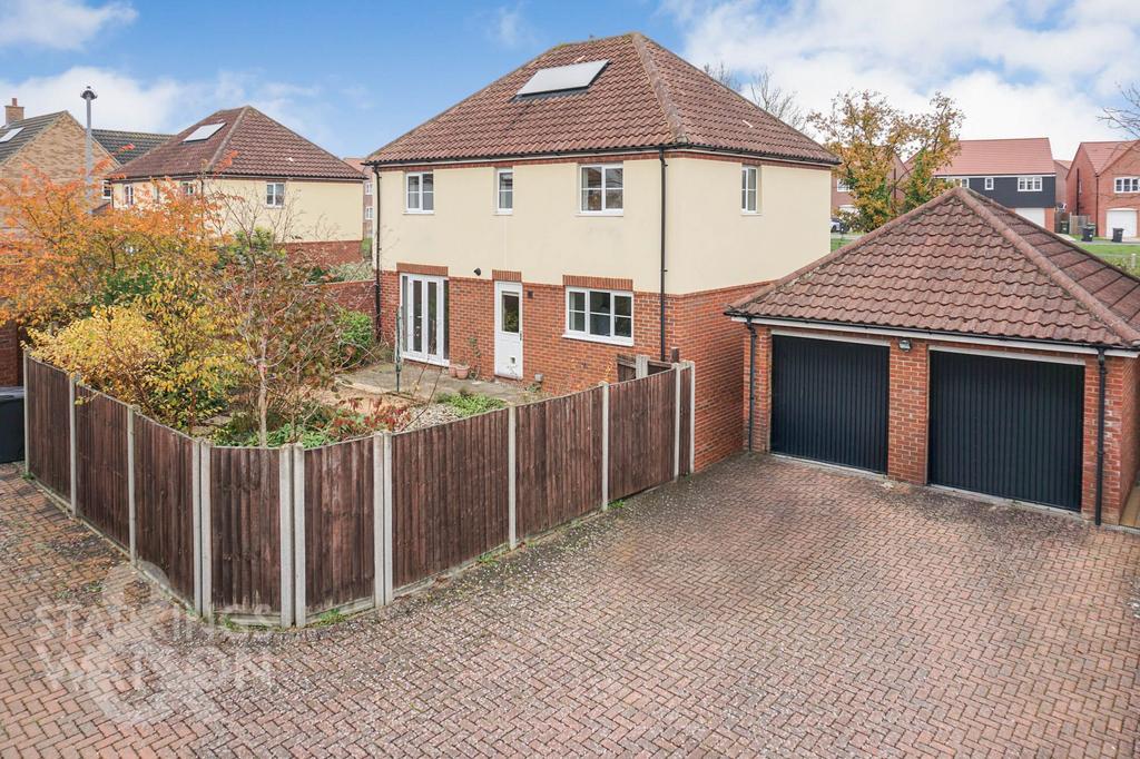 Frenze Hall Lane, Diss 4 bed detached house - £325,000