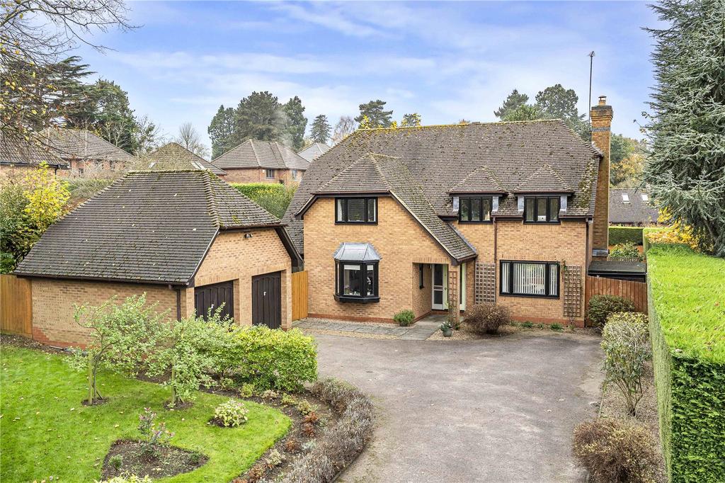 Dallington Park Road, Northampton, NN5 4 bed detached house - £635,000