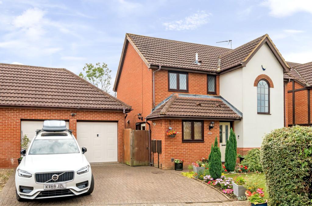 Harlequin Place, Shenley Brook End... 4 bed detached house - £625,000