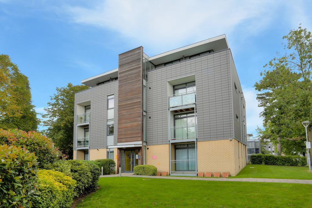 Magdalen Court, St Albans AL1 2 bed apartment - £1,795 pcm (£414 pw)