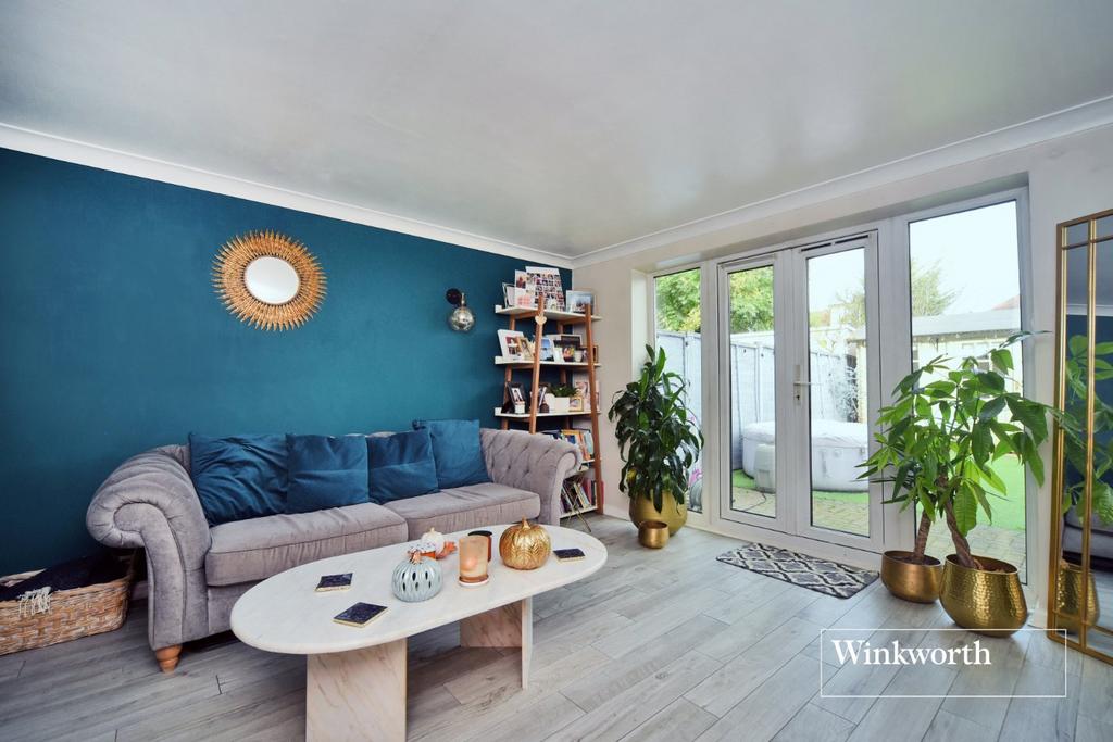 The Retreat, Cheam Common Road... 2 bed terraced house for sale - £500,000