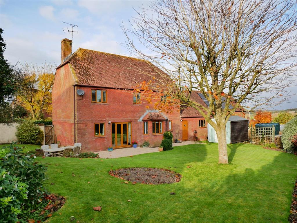 Roundway Close, Heddington, Calne 4 bed detached house - £715,000