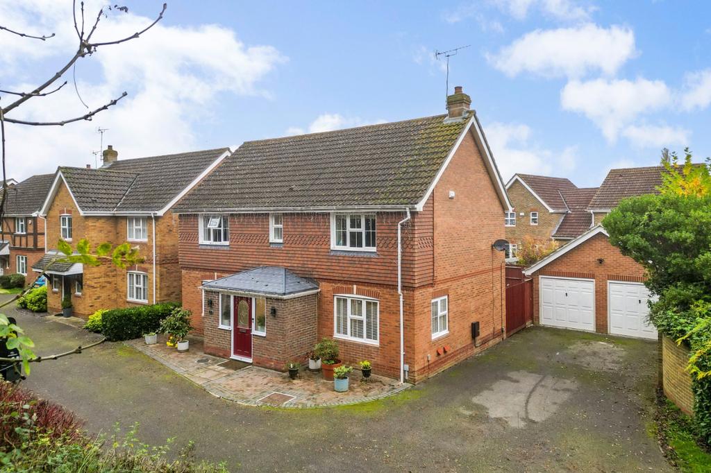 Christopher Bushell Way, Kennington... 4 bed detached house - £575,000