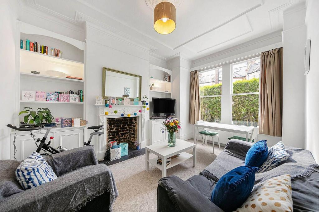 Rudloe Road, Balham, London, SW12 2 bed flat - £2,600 pcm (£600 pw)