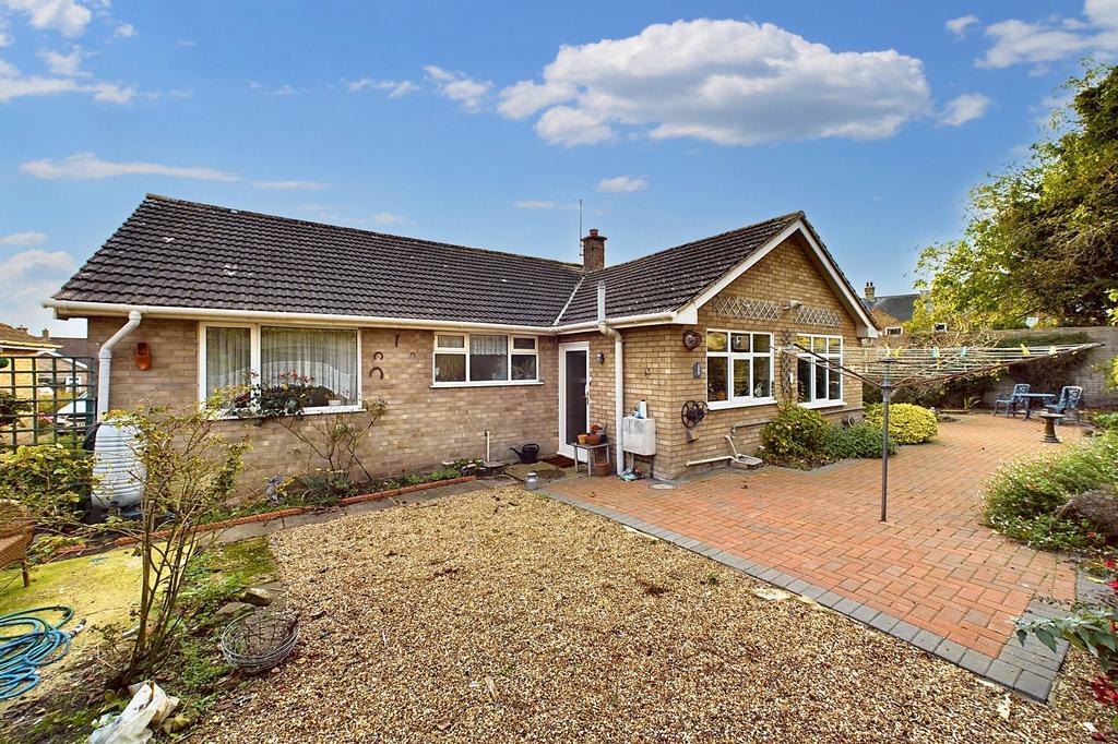 Wheatacres, Thetford, IP24 3 bed detached bungalow - £300,000