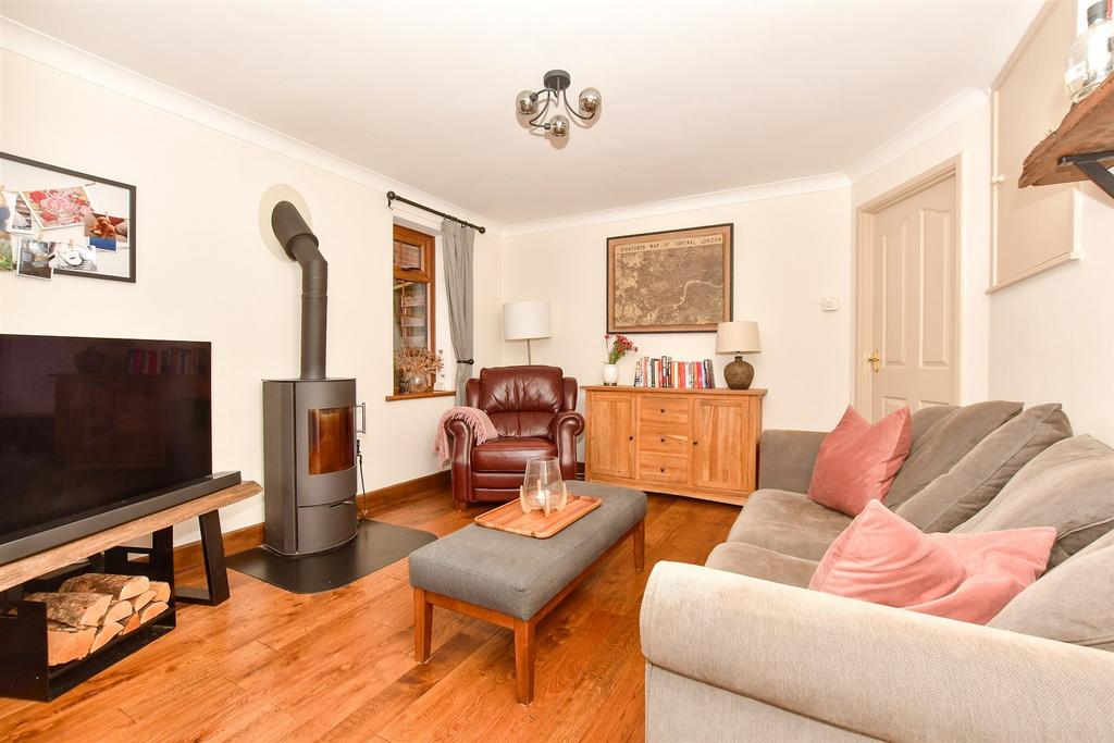 Arden Drive, Ashford, Kent 3 bed detached house for sale - £350,000