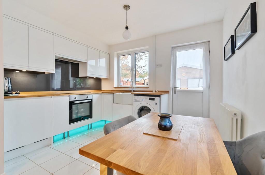Whitley Wood Road, Reading, Berkshire 2 bed semi-detached house for ...