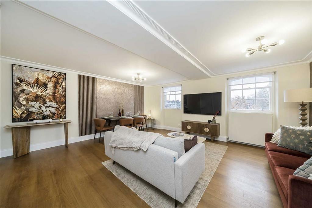 Onslow Square, London SW7 3 bed flat - £9,642 pcm (£2,225 pw)