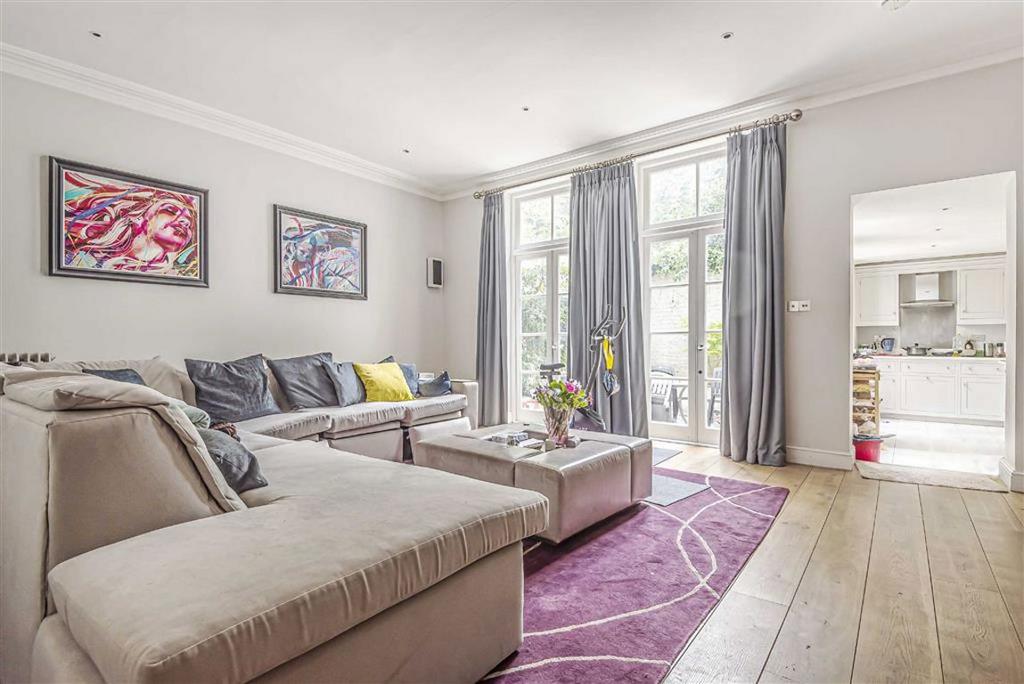 Redcliffe Square, London SW10 2 bed flat - £4,312 pcm (£995 pw)