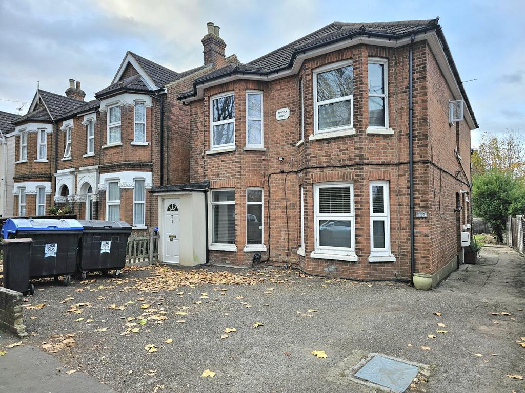 Maybury Road, Woking, Surrey, GU21 Studio for sale - £140,000
