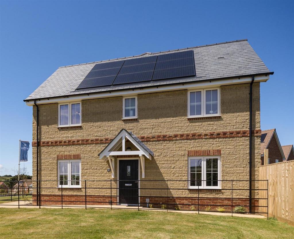 GODSHILL VILLAGE 3 bed detached house - £389,995