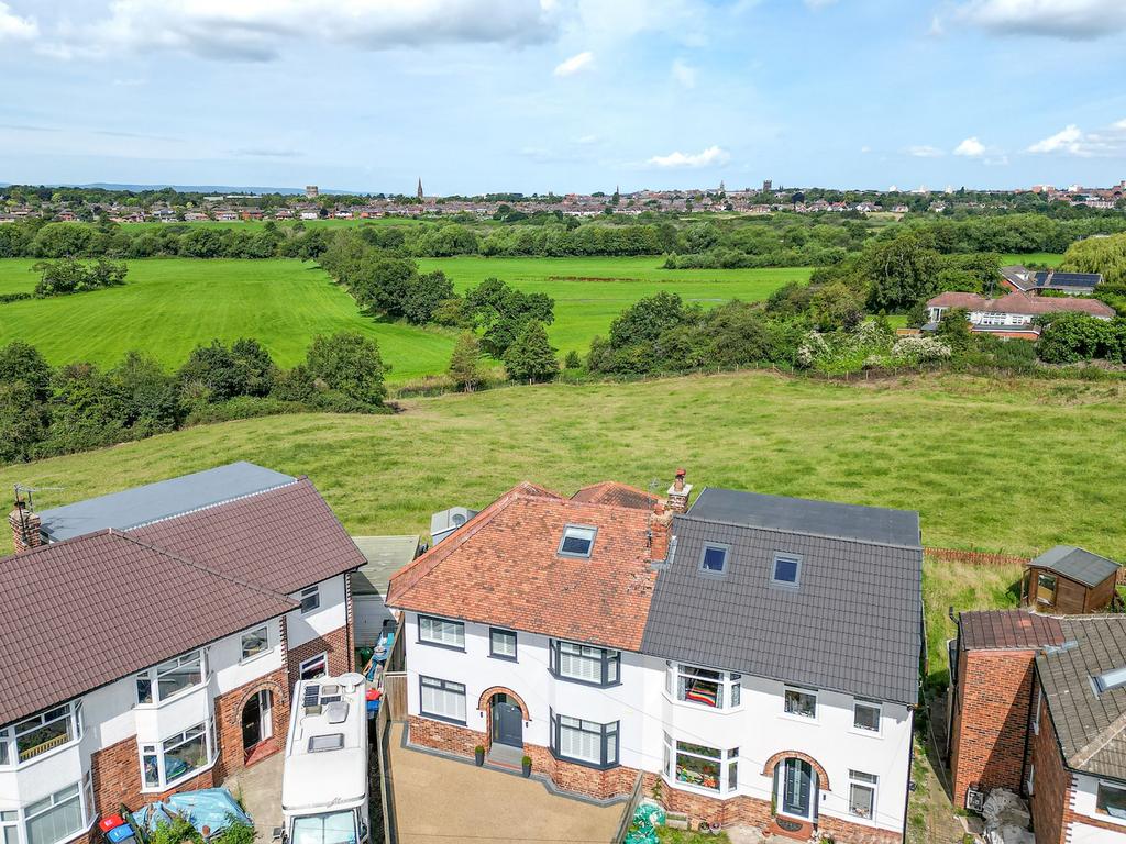 Bachefield Avenue, Chester CH3 5 bed semi-detached house - £550,000