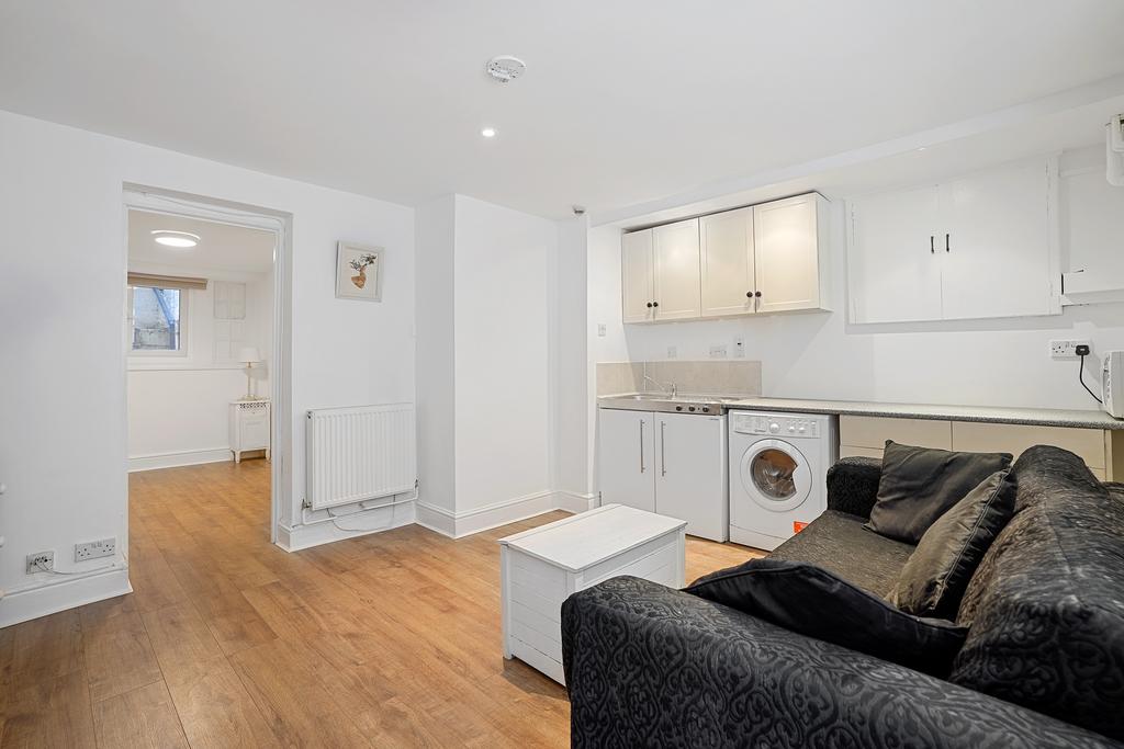 Bulstrode Street, Marylebone Village.... 1 bed flat - £1,517 pcm (£350 pw)