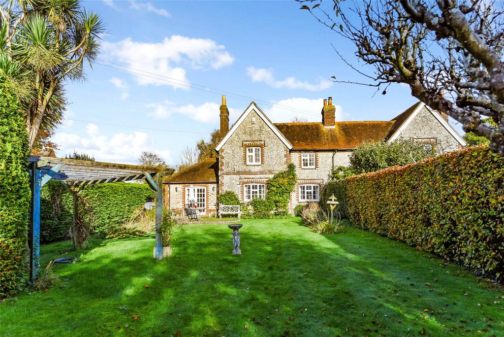 Westerton, Westerton, West Sussex, PO18 3 bed semi-detached house for ...