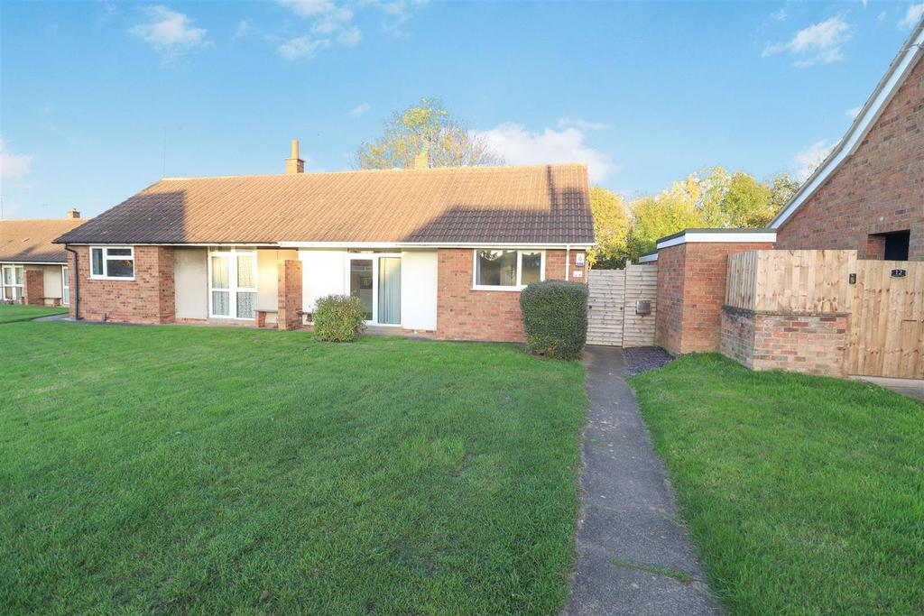 Elizabeth Way, Higham Ferrers NN10 2 bed semi-detached bungalow for ...