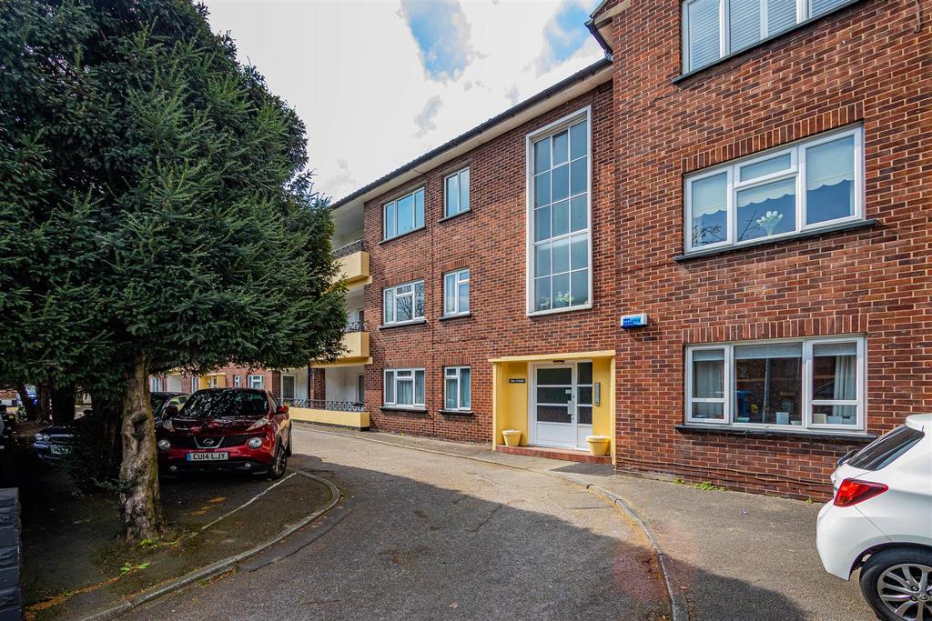The Court, Newport Road, Cardiff CF24 2 bed ground floor flat - £150,000