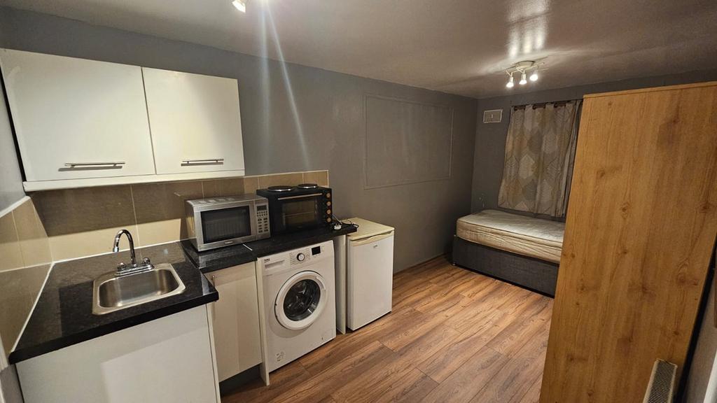 pollards hill CR4 Studio to rent - £1,000 pcm (£231 pw)