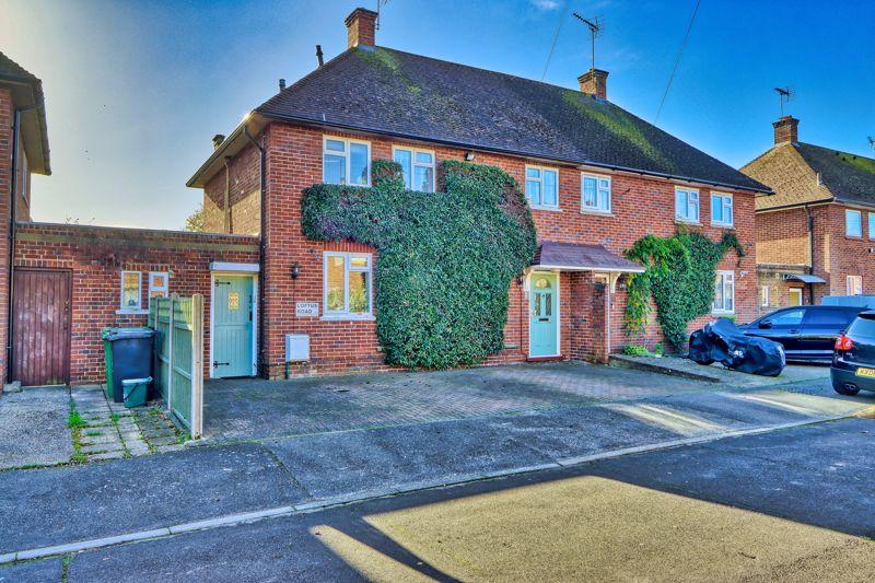 Chobham, Surrey 3 bed semi-detached house - £1,900 pcm (£438 pw)